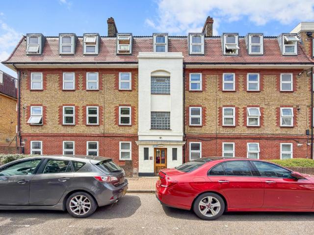 3 bedroom flat for sale