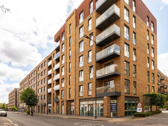 3 bedroom flat for sale