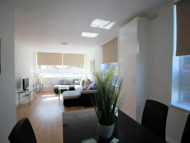 3 bedroom flat for sale