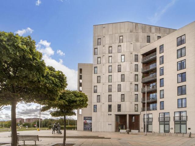 3 bedroom flat for sale