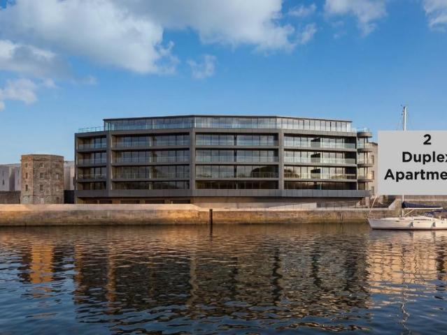 3 bedroom flat for sale