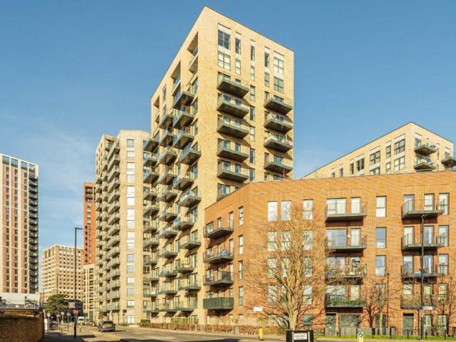 3 bedroom flat for sale