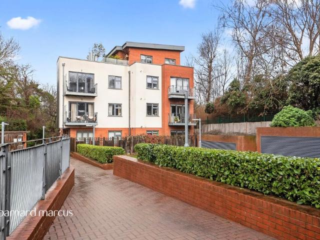 3 bedroom flat for sale