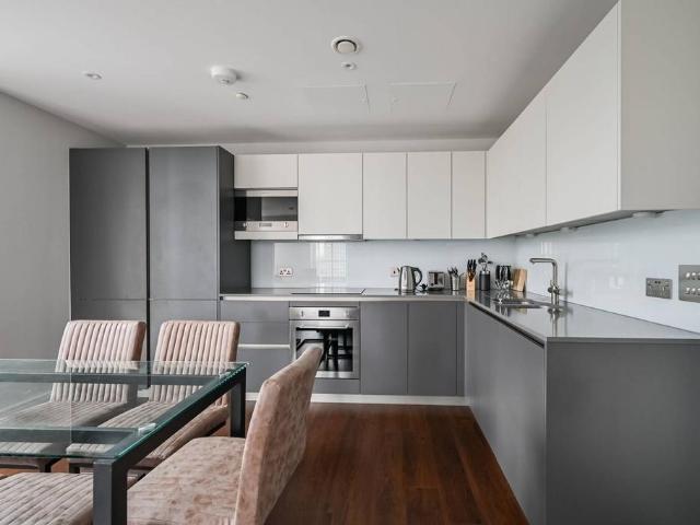 3 bedroom flat for sale