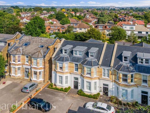 3 bedroom flat for sale