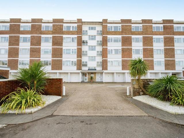 3 bedroom flat for sale