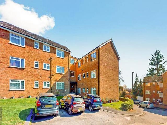 3 bedroom flat for sale