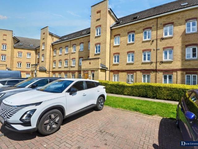 3 bedroom flat for sale