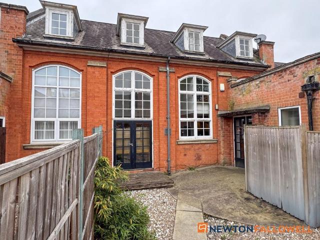 3 bedroom flat for sale