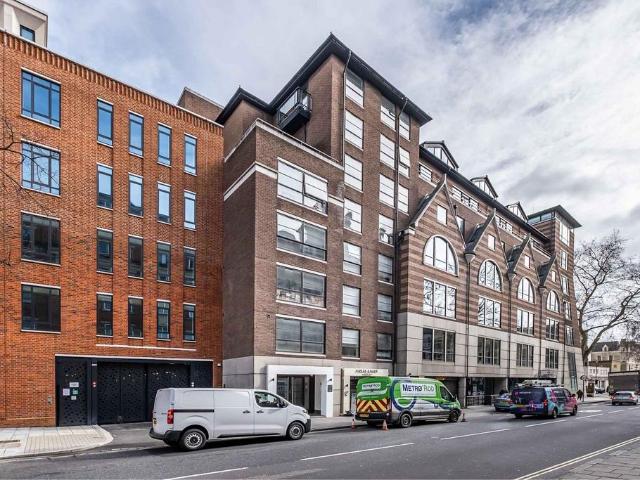 3 bedroom flat for sale