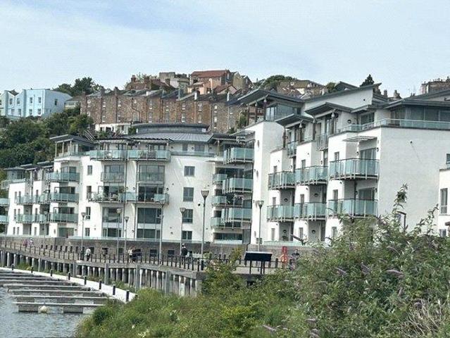 3 bedroom flat for sale