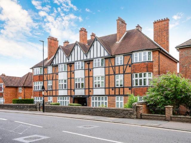 3 bedroom flat for sale