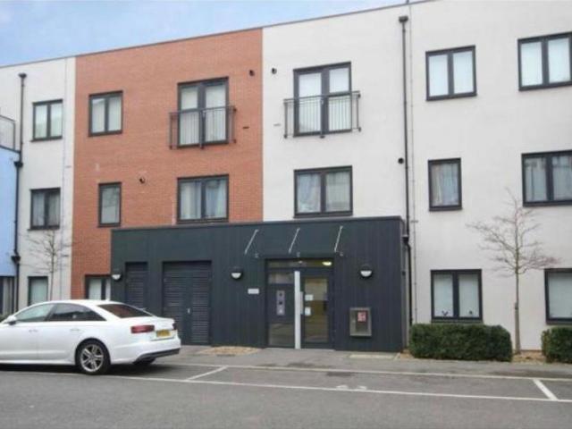 3 bedroom flat for sale
