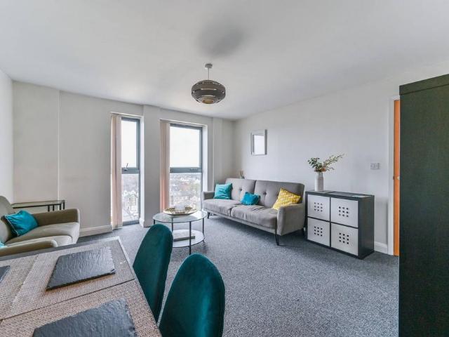 3 bedroom flat for sale