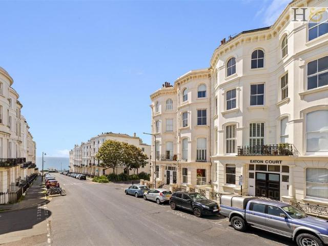 3 bedroom flat for sale
