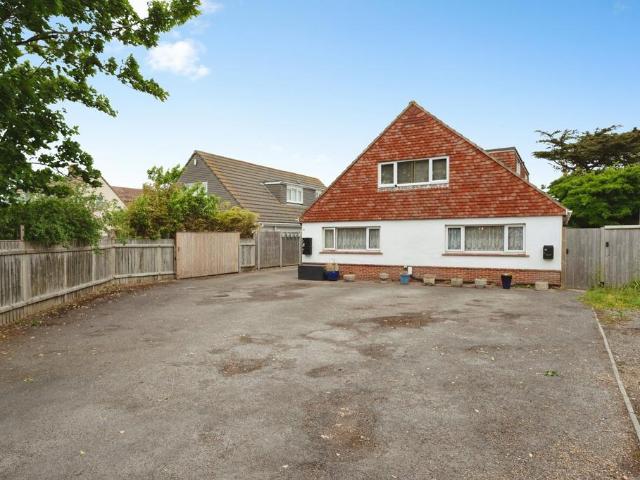 3 bedroom flat for sale