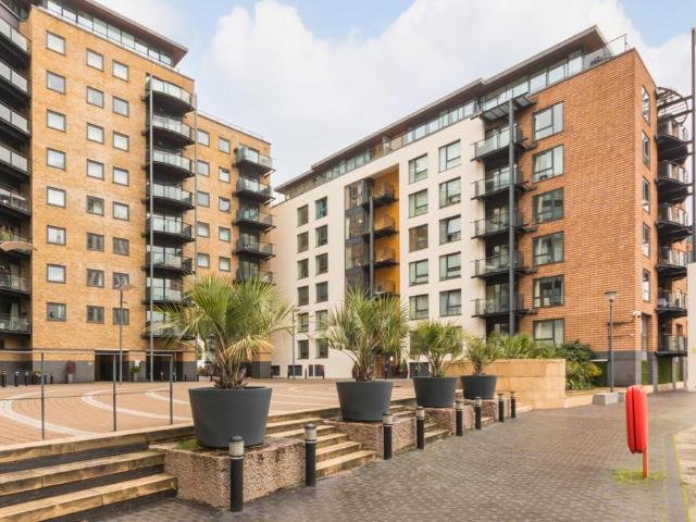 3 bedroom flat for sale