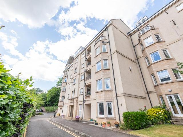 3 bedroom flat for sale