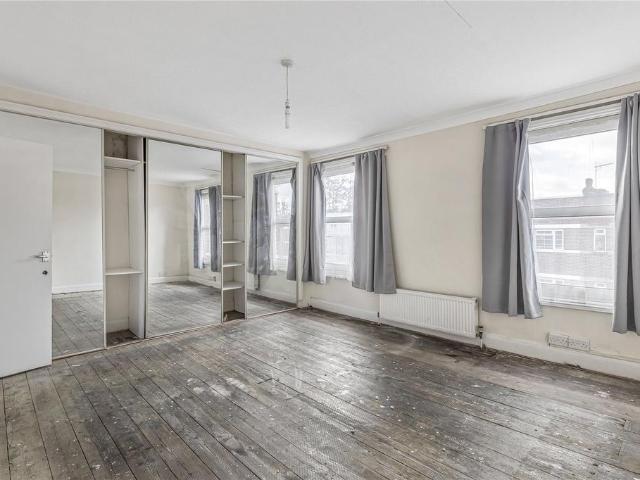 3 bedroom flat for sale