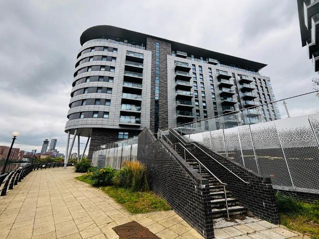 3 bedroom flat for sale