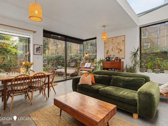 3 bedroom flat for sale