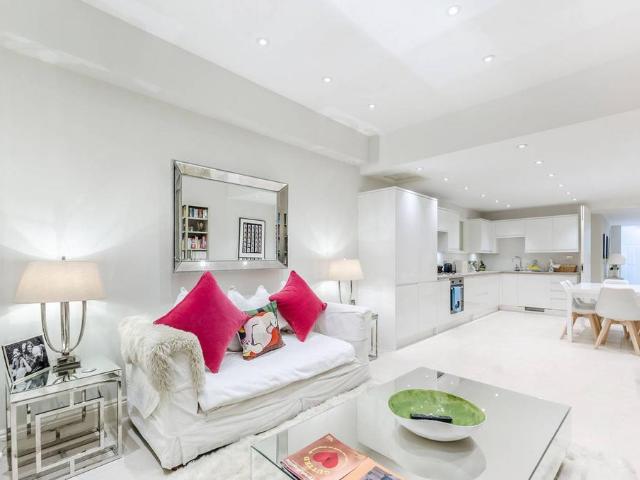 3 bedroom flat for sale