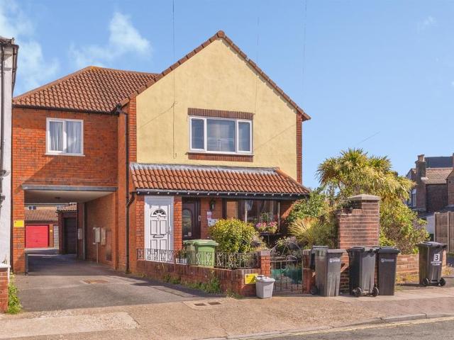 3 bedroom flat for sale