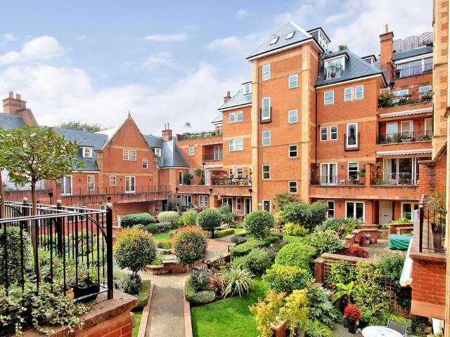 3 bedroom flat for sale