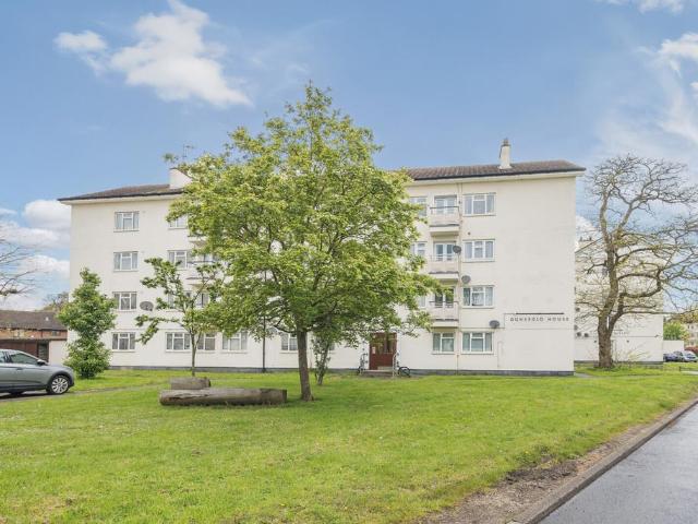 3 bedroom flat for sale