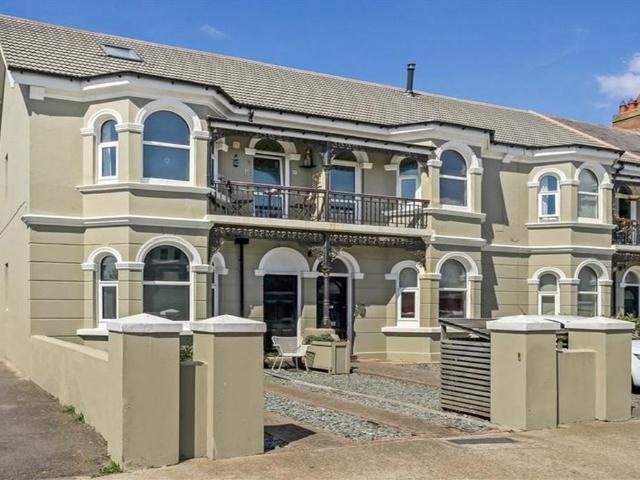 3 bedroom flat for sale