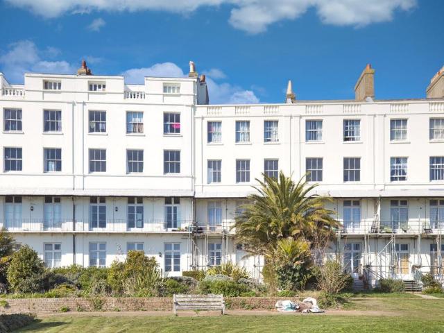 3 bedroom flat for sale