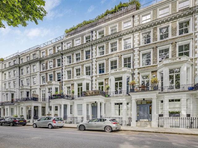 3 bedroom flat for sale
