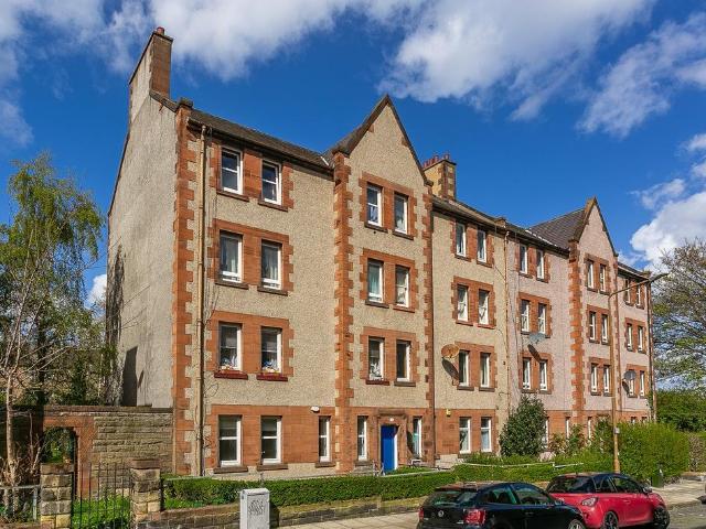 3 bedroom flat for sale