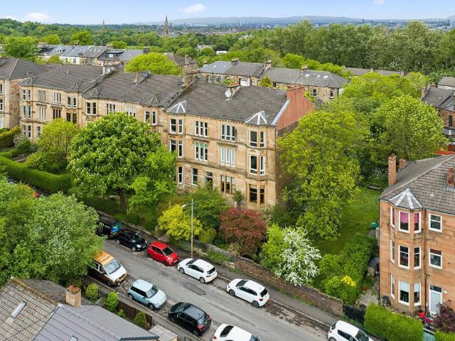 3 bedroom flat for sale