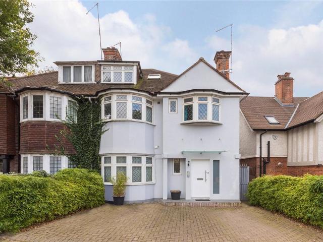 3 bedroom flat for sale