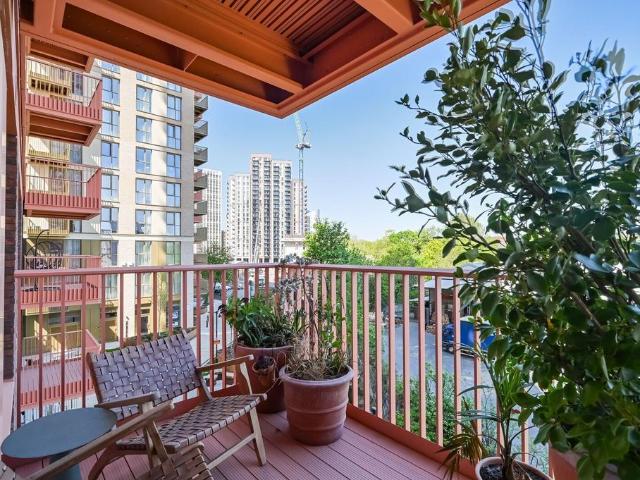3 bedroom flat for sale