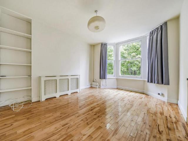 3 bedroom flat for sale