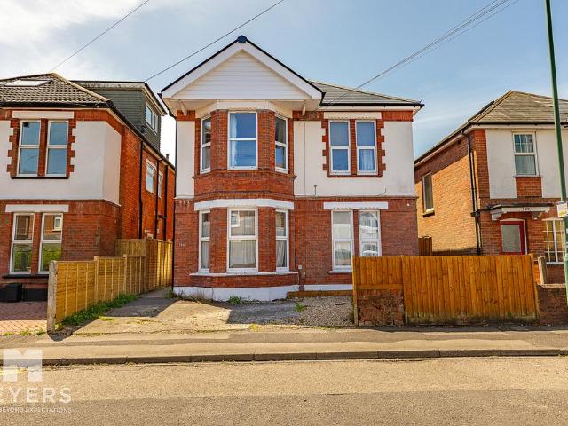 3 bedroom flat for sale