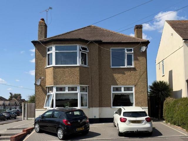 3 bedroom flat for sale