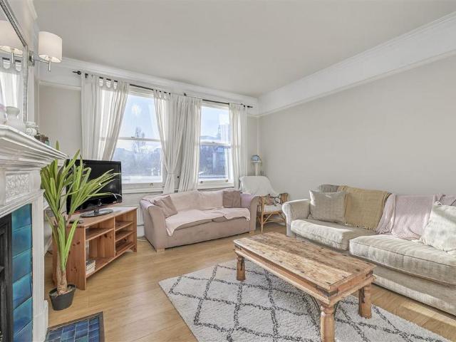 3 bedroom flat for sale