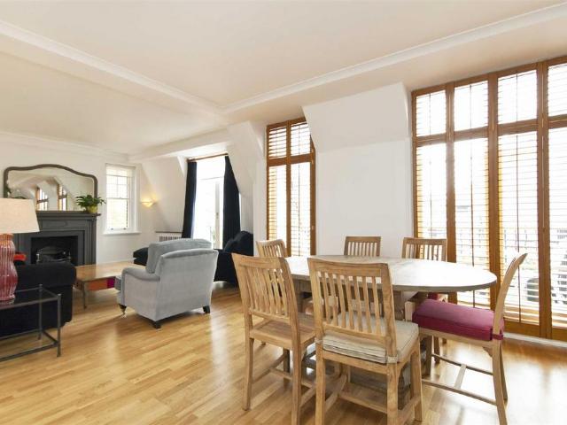 3 bedroom flat for sale