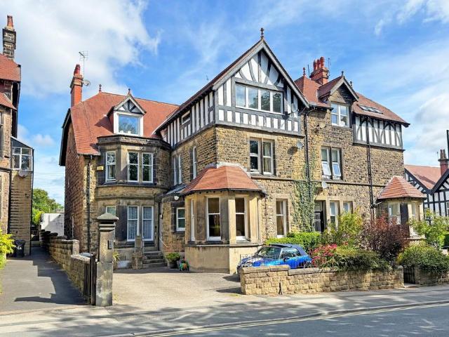 3 bedroom flat for sale