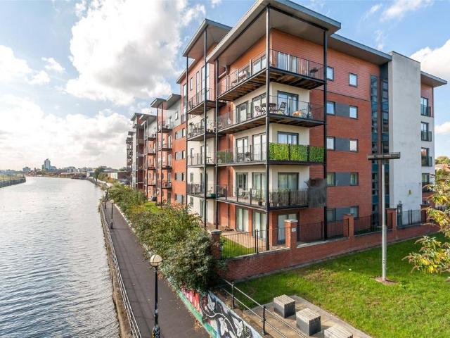 3 bedroom flat for sale