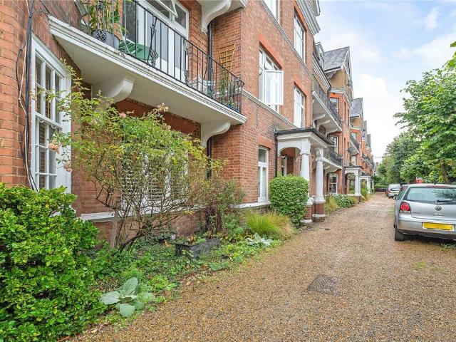 3 bedroom flat for sale