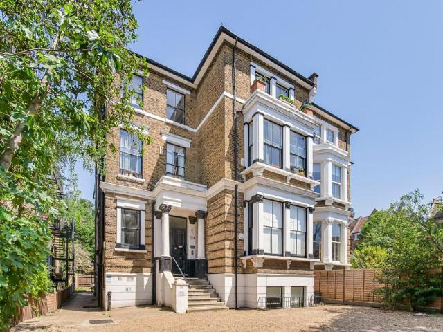 3 bedroom flat for sale