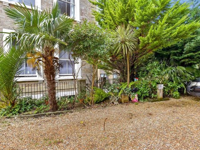 3 bedroom flat for sale