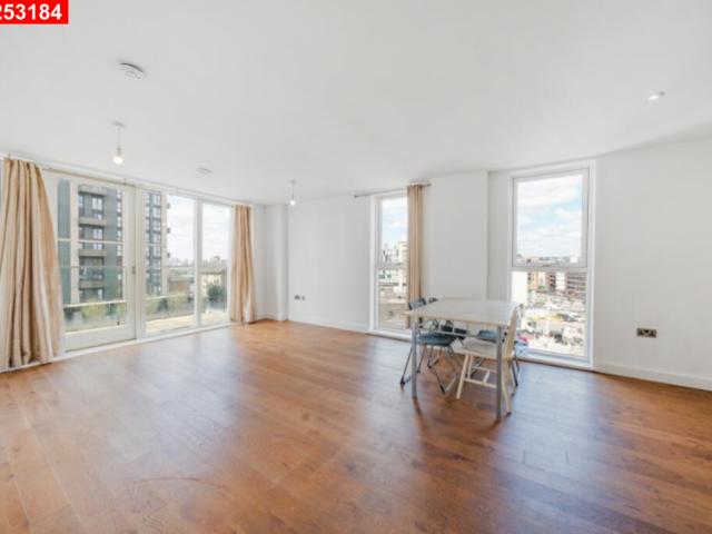 3 bedroom flat for sale