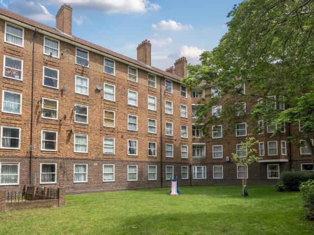 3 bedroom flat for sale