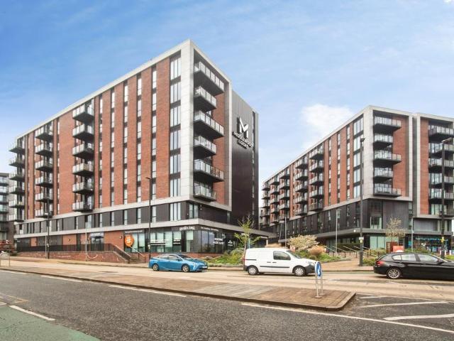 3 bedroom flat for sale