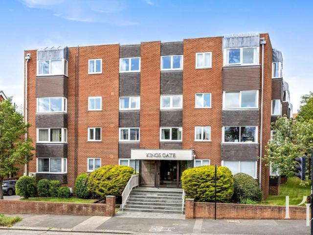 3 bedroom flat for sale